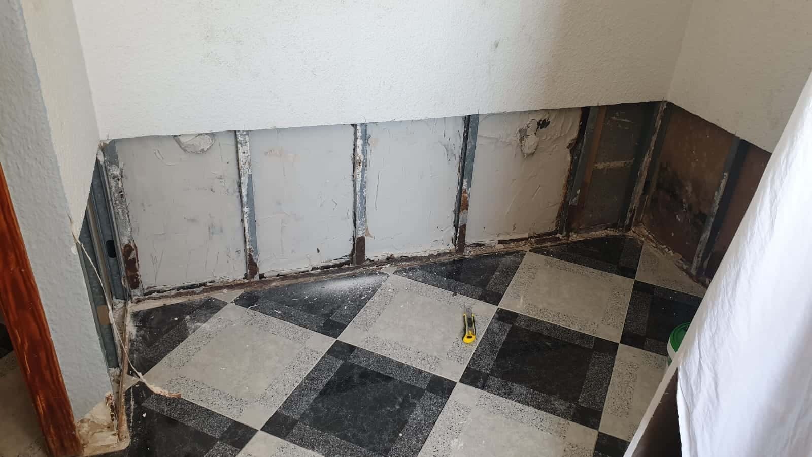 Trabajos de eliminación de humedades en pared